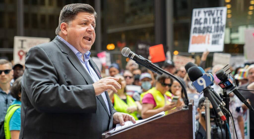 Trump's Immigration Raids Could Disrupt Key Sectors Of Chicago's ... Trump's Immigration Raids Could Disrupt Key Sectors Of Chicago's ...