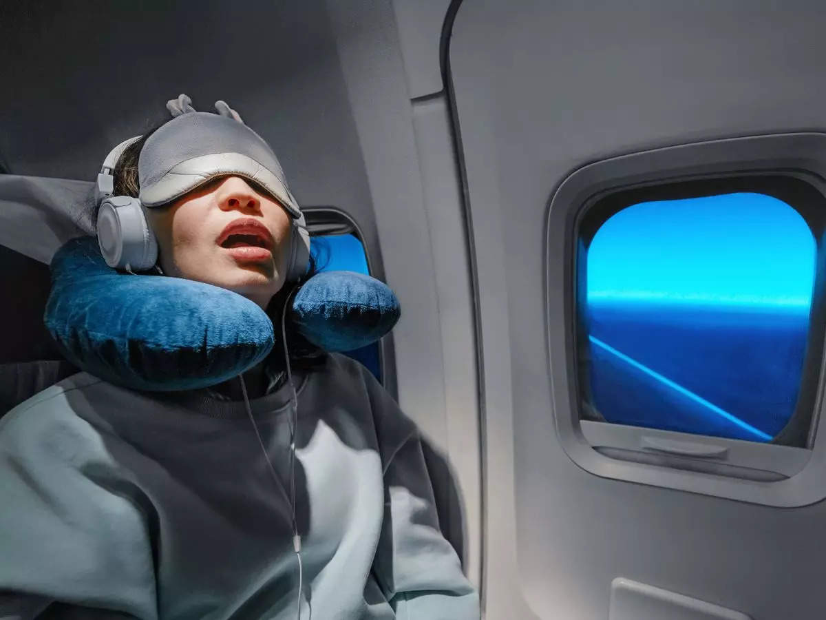 Jet lag solution: Flight attendant shares simple hacks to adjust sleep ...