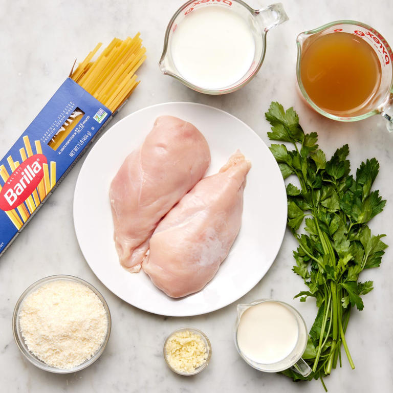 This Homemade Chicken Alfredo Is One Of The Best Beginner-Friendly ...