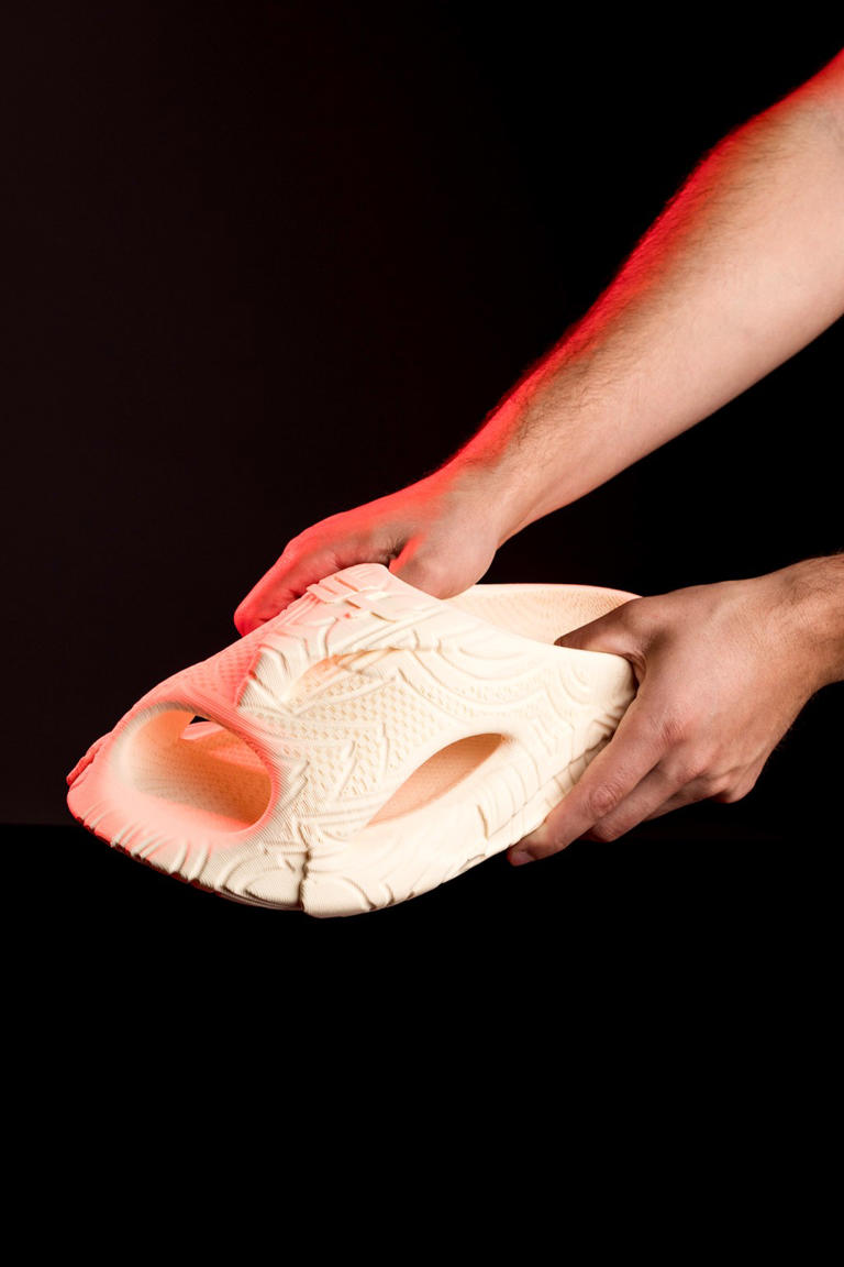 World’s first AI-designed shoe is 3D-printed to your foot’s ...