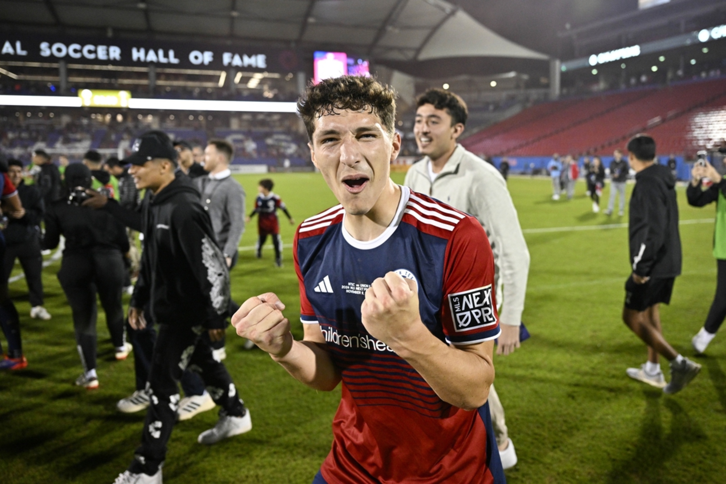 FC Dallas sign F Logan Farrington to new contract