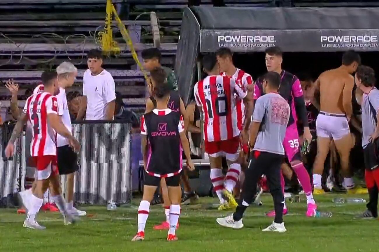 “Instituto no tolerará...”: la severa medida del club por lo ocurrido con Defensor Sporting Club ...