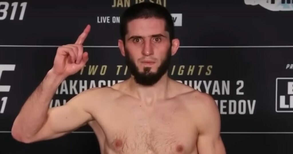 Islam Makhachev peut-il devenir triple champion UFC ? Son coach répond ...