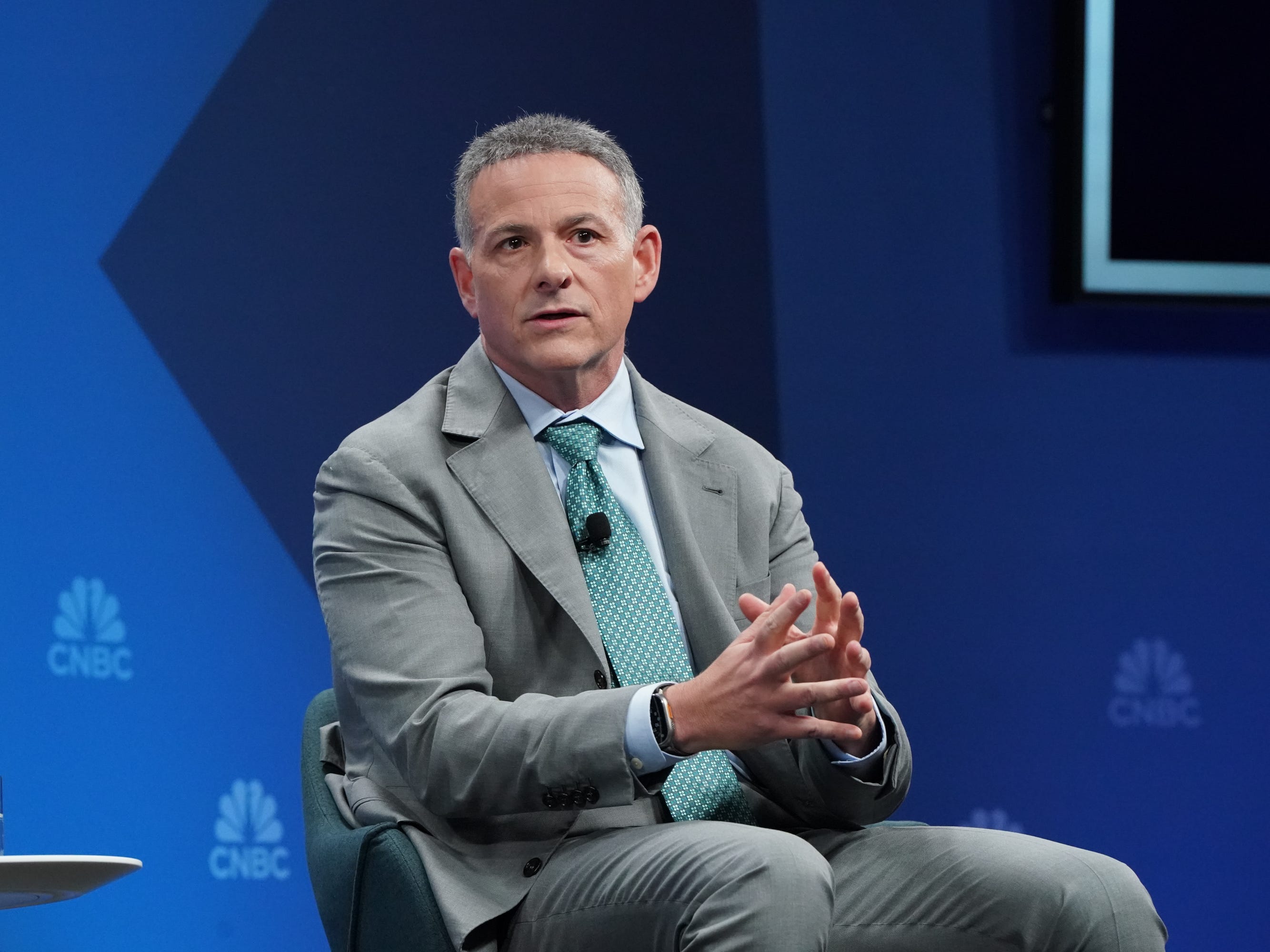 Billionaire investor David Einhorn explains why gold will keep rising ...