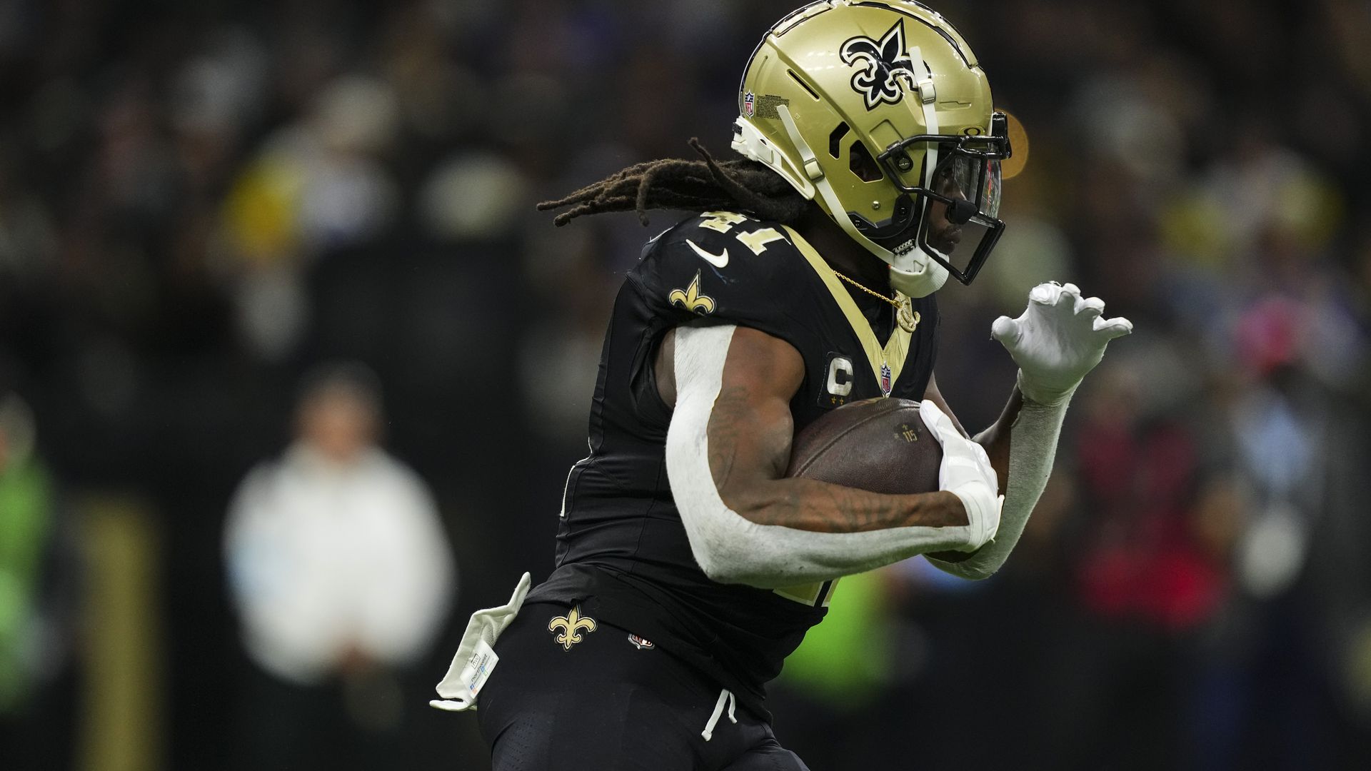 Saints RB Alvin Kamara shows his support for one coaching candidate