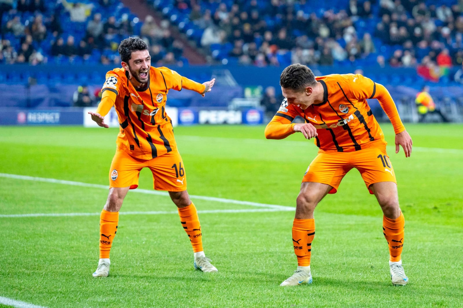 Shakhtar boost outside Champions League play-off hopes, Sporting lose