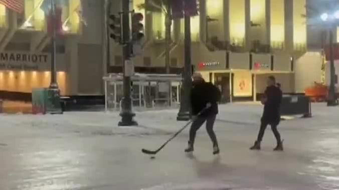 New Orleans thaws out as snow melts, but hazards remain