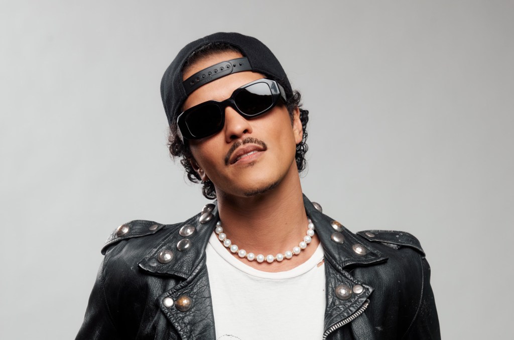 Lady Gaga & ROSÉ Seemingly Appear in Bruno Mars' New Music Video With ...