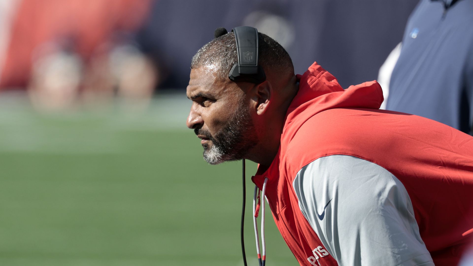 Bengals hiring Patriots defensive line coach Jerry Montgomery, per report