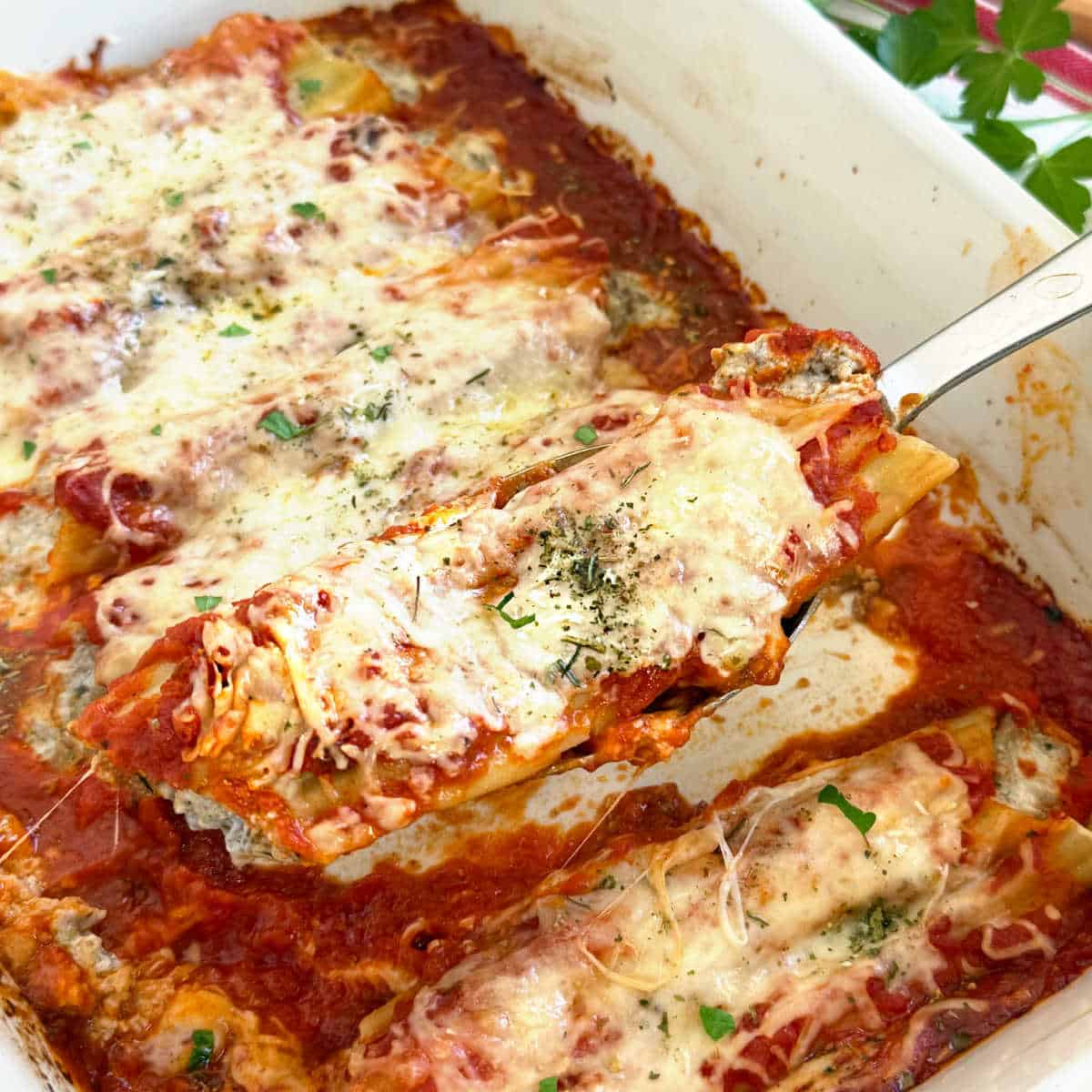 Easy Manicotti Recipe with Beef and Cheese