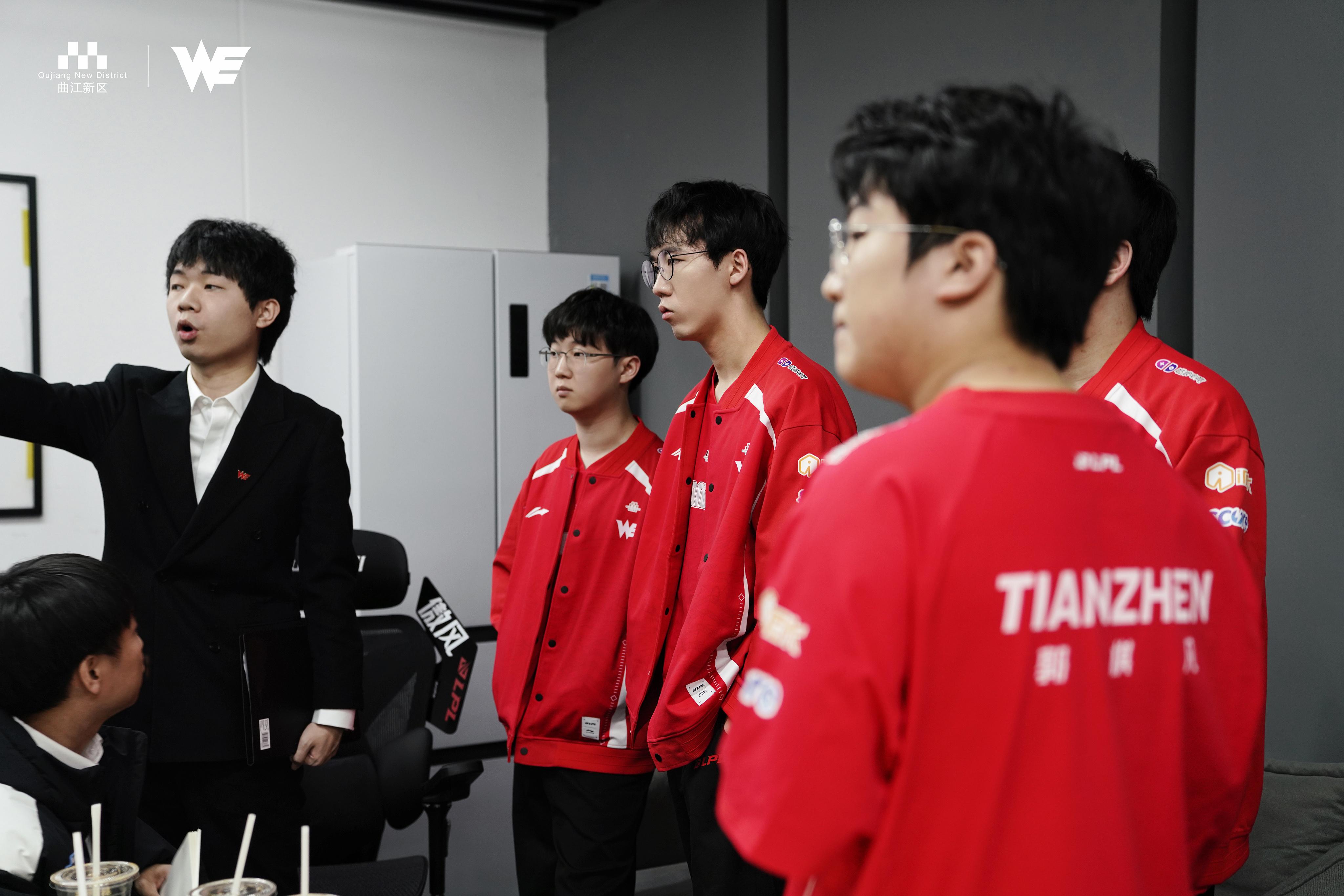 Taeyoon：东西好吃，比赛场馆不错，而且LPL队伍也多