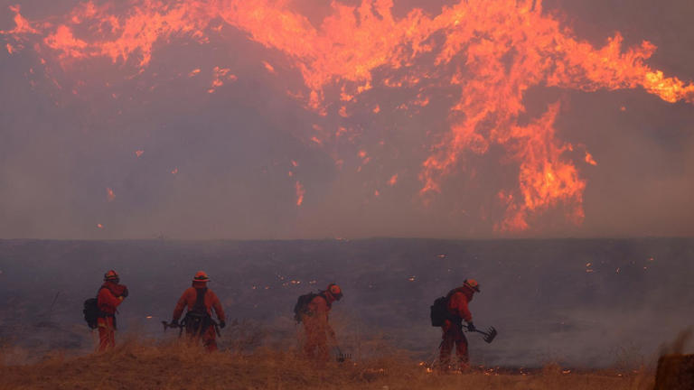 California fires live updates: New LA County fire explodes to over ...