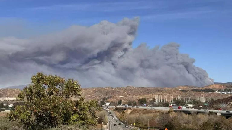 Hughes Fire Evacuation Map: THESE Are Zones Near Castaic, All Emergency ...