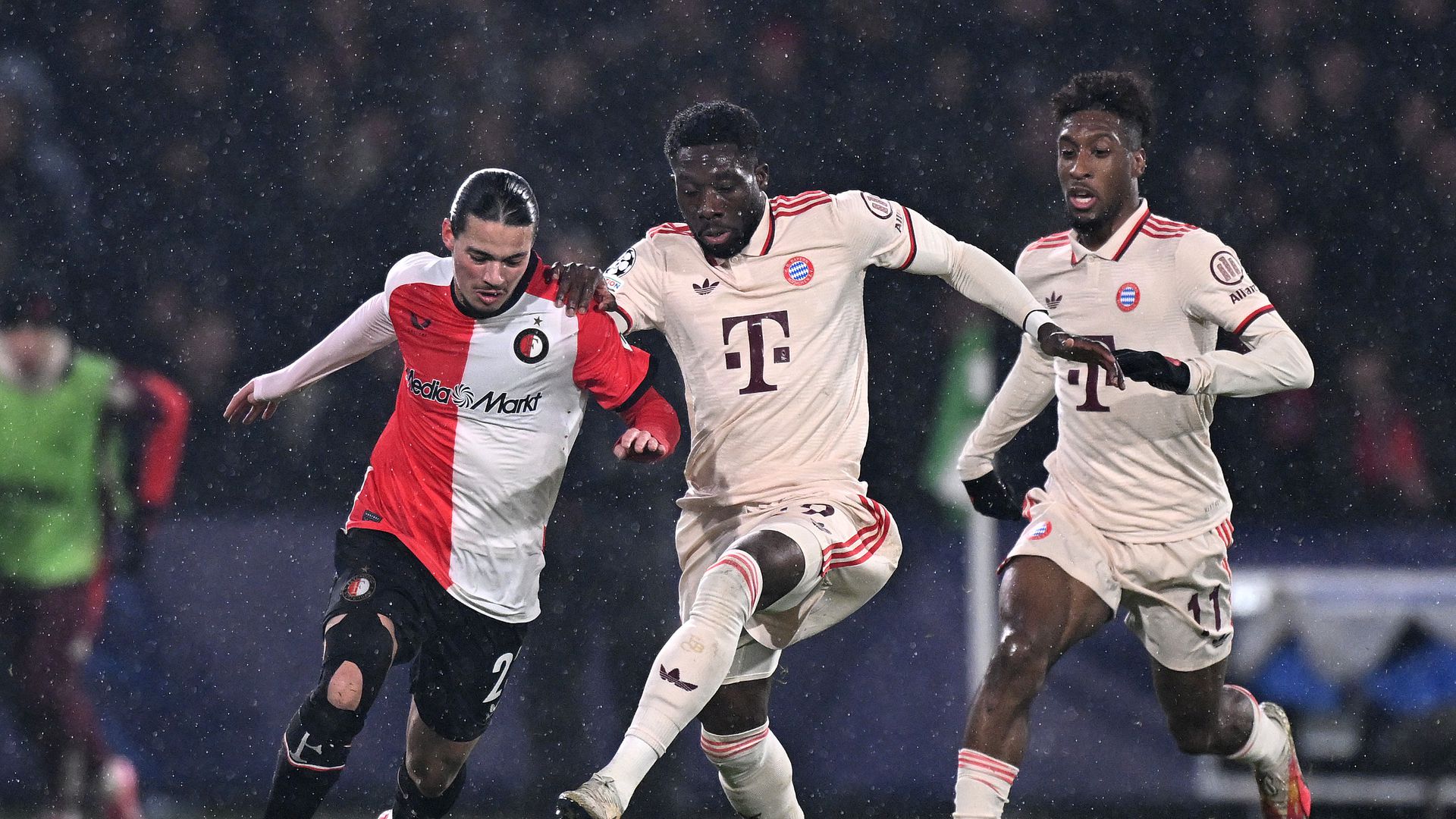 Breaking: As Bayern Munich falls apart in first half, Alphonso Davies ...