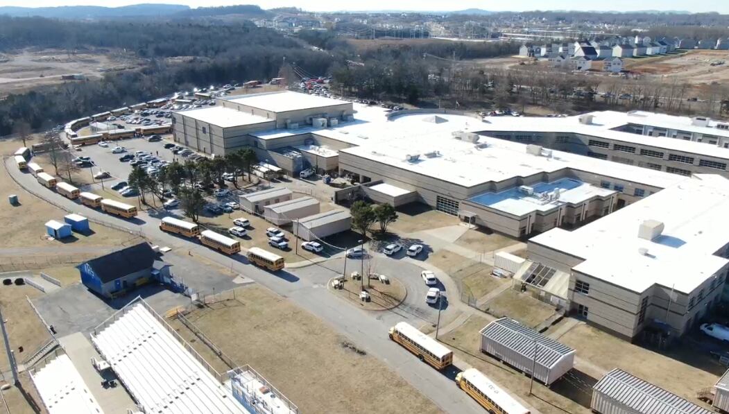 2 dead, 2 injured after shooting inside Antioch High School cafeteria