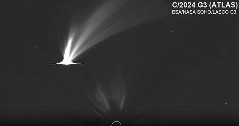 Bright comet's tail dazzles in images from spacecraft