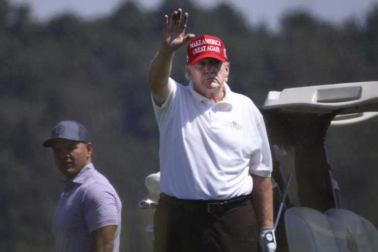 Donald Trump to spend most weekends hitting the links at Mar-a-Lago ...