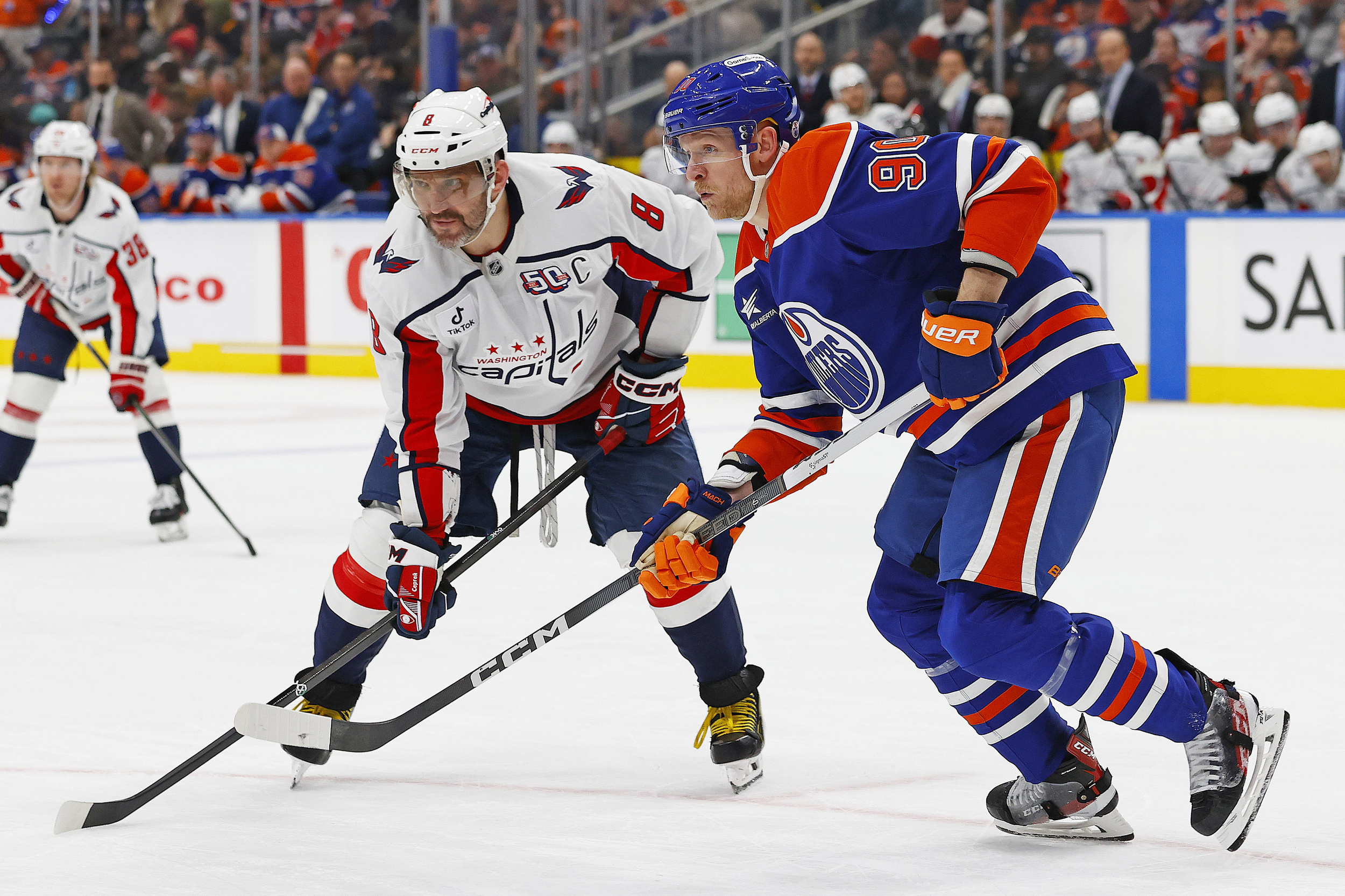Oilers fans react to goal scored with Nachos on the ice