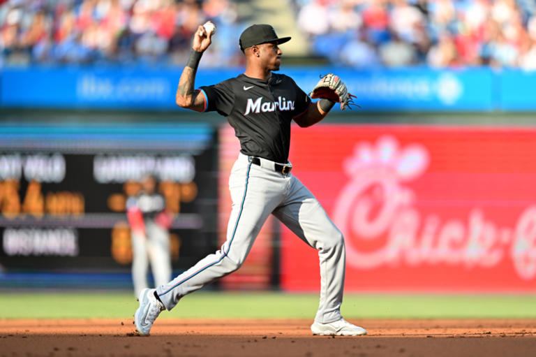 Angels sign former batting champion, two-time All-Star