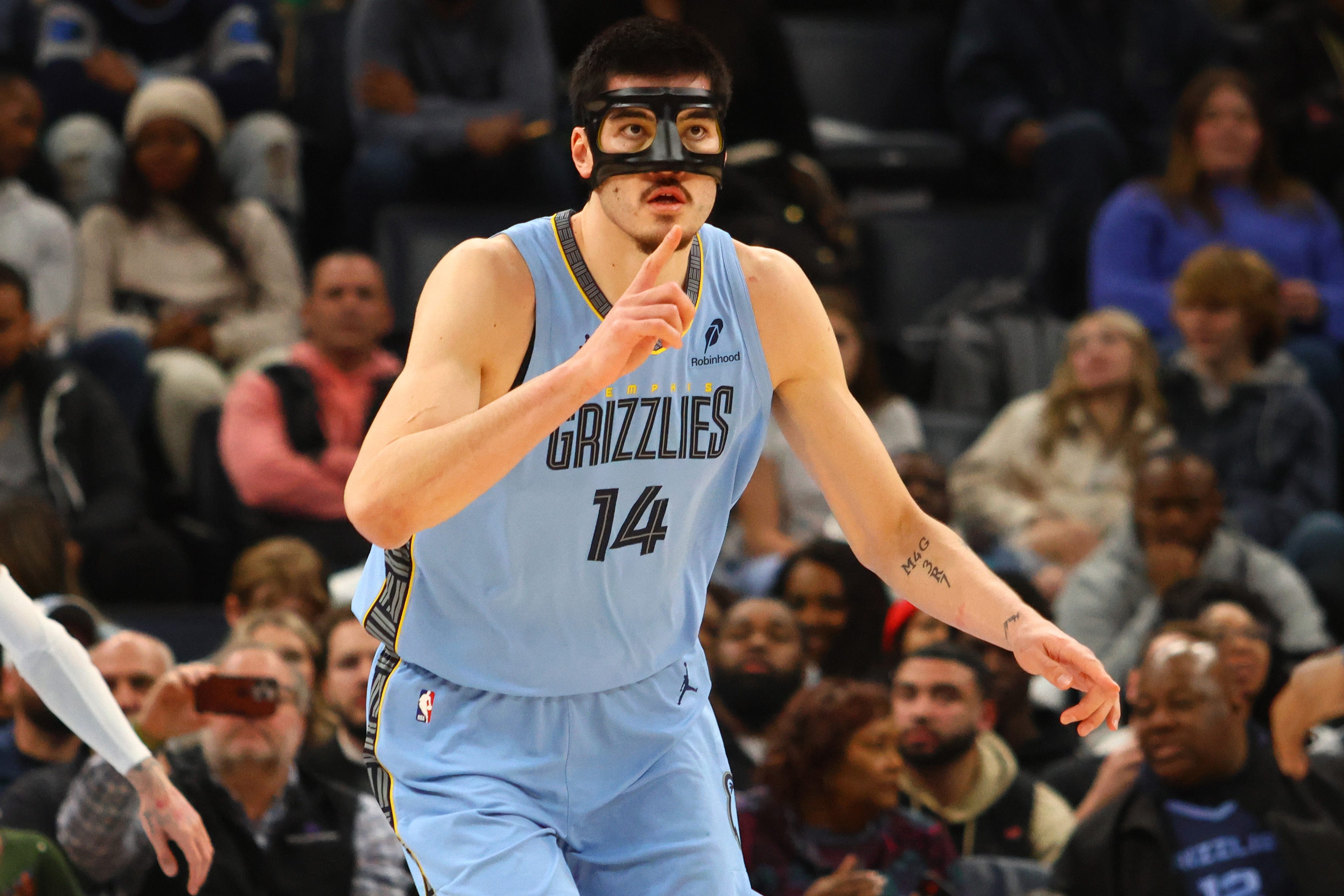 How many points did Zach Edey score tonight? Grizzlies vs Hornets box score