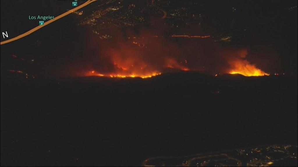 Hughes Fire in LA County explodes to over 10,000 acres near Castaic ...