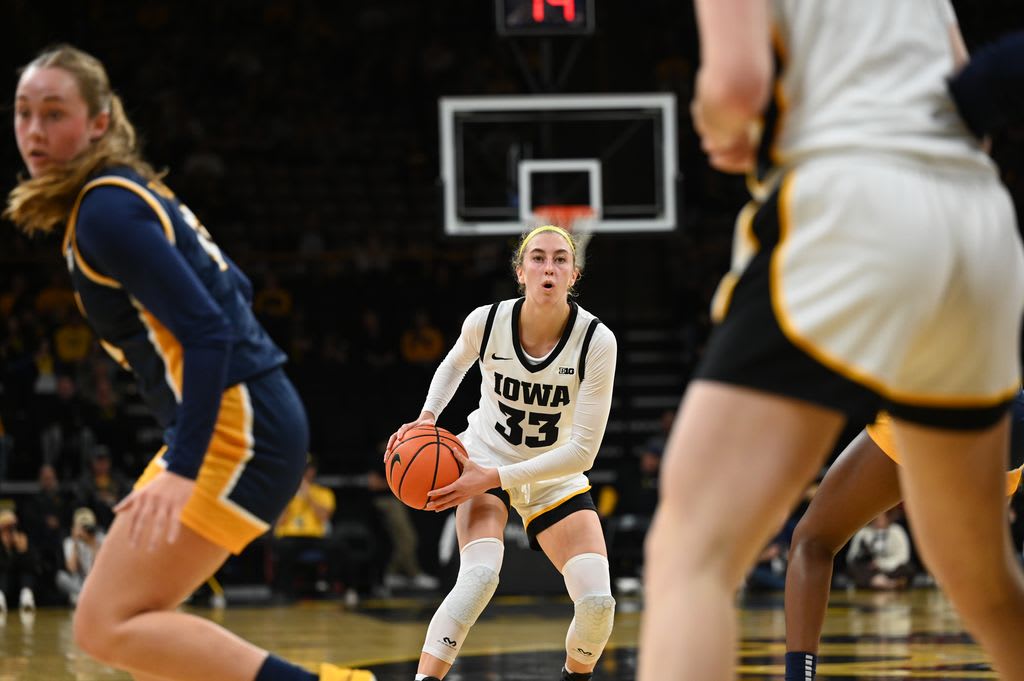 Hawkeyes take out frustrations, thrash Washington