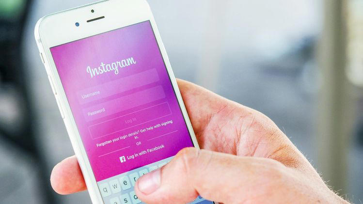 Meta under fire for Instagram auto-refollow issue with accounts linked ...