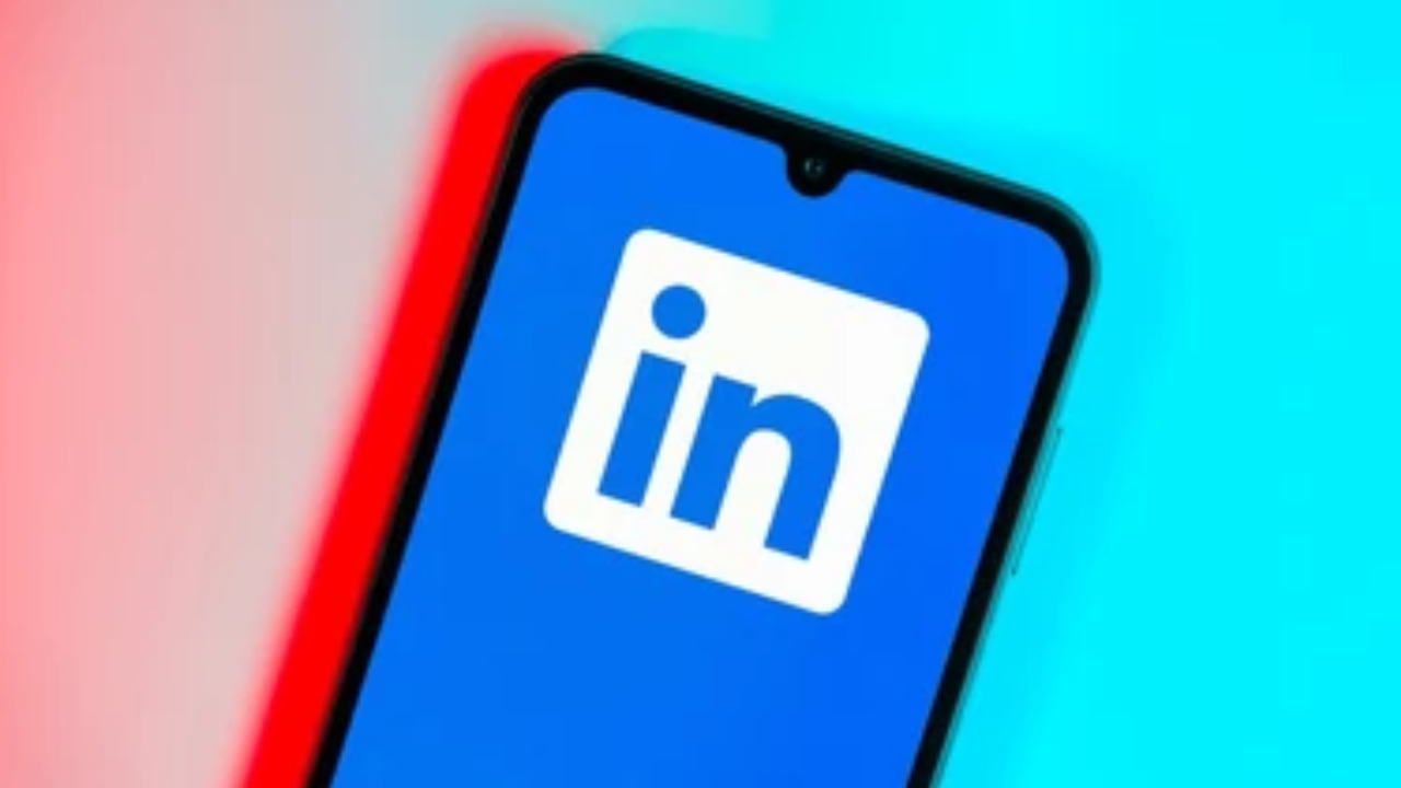 LinkedIn Accused Of Sharing Private Messages Without Consent For AI Training, All Details