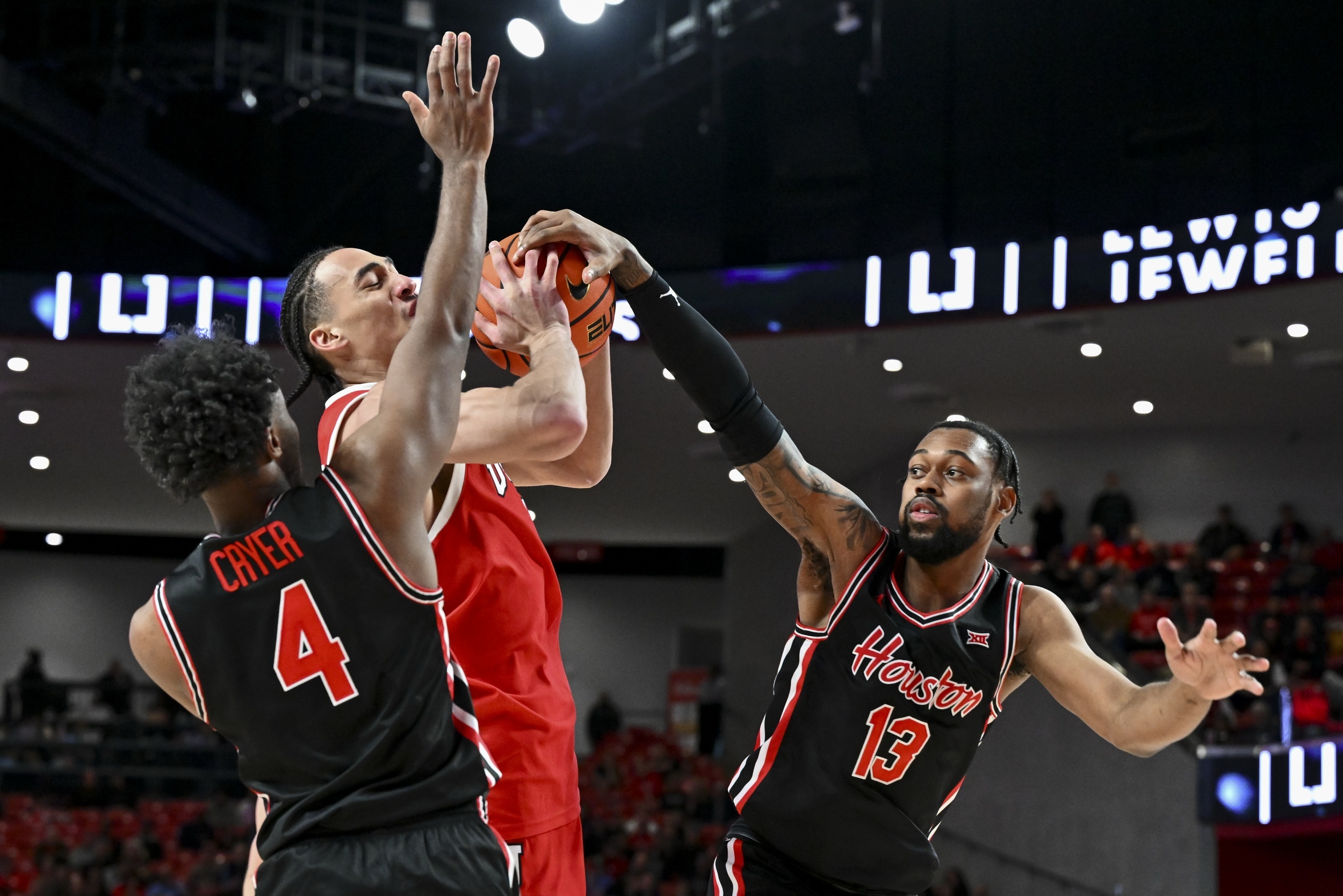 No. 7 Houston flexes its defensive muscles in blowout vs. Utah