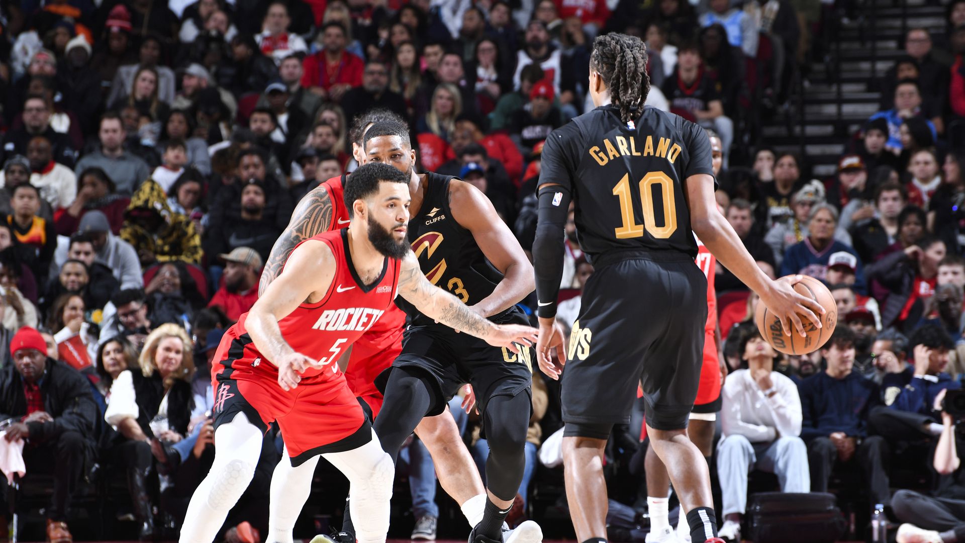 Cavs choke 109-108 to Rockets