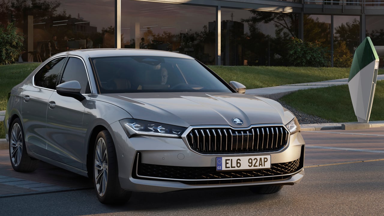 Skoda lanza los Superb PHEV en España, hasta 130 km eléctricos y el lujo de una berlina (o ...