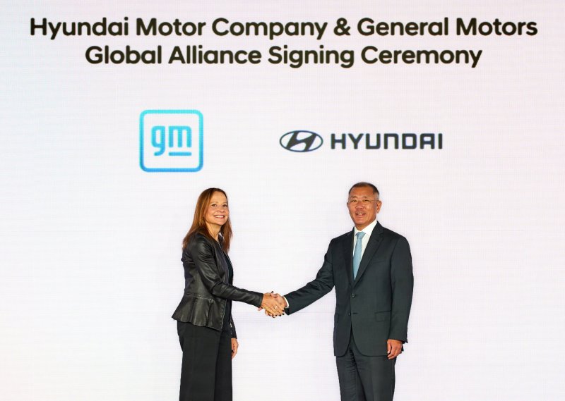 "정의선 현대차그룹 회장, GM 회장과 美매체 포럼 기조연설"