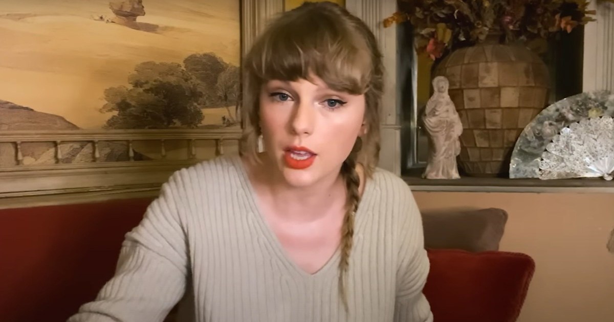 No, Taylor Swift Did Not Perform a Nazi Salute