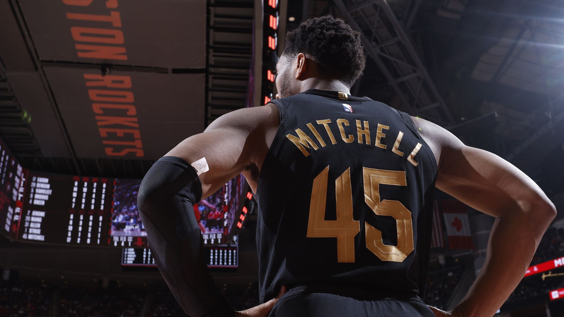 Mitchell sticks up for Garland after missed free throws lead to a loss