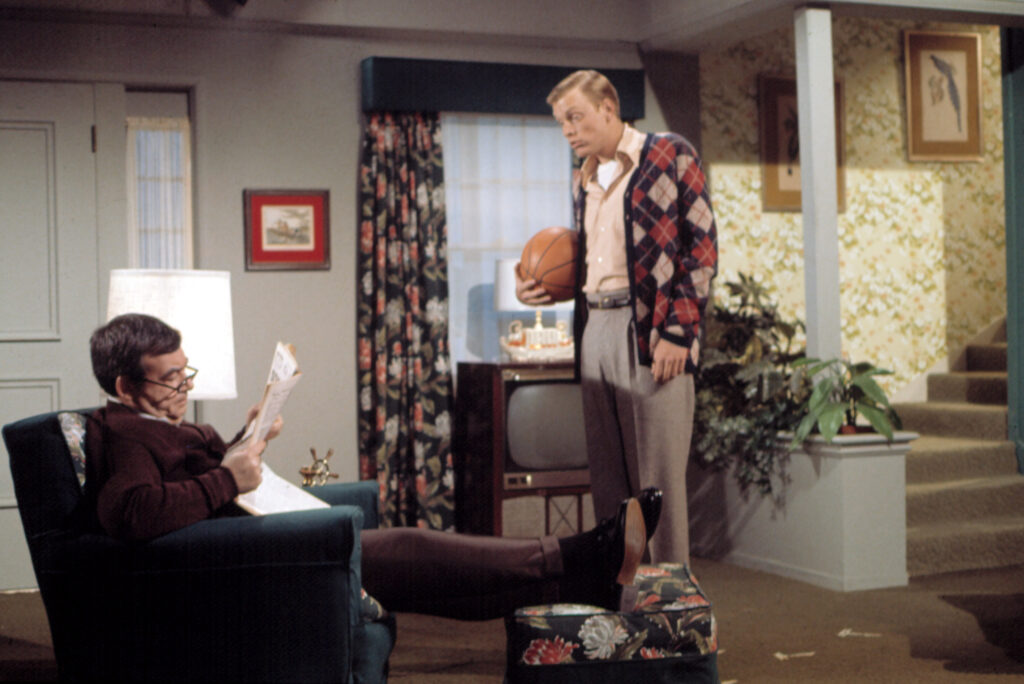 12 Forgotten Sitcom Characters That Disappeared Without Explanation