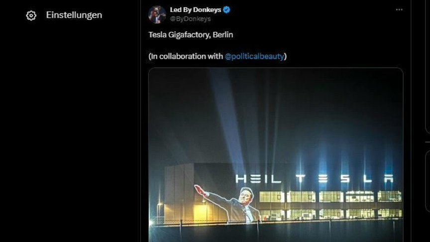 Gigafactory Grünheide: „Heil Tesla“-Bild mit Elon Musk an der Außenwand ...