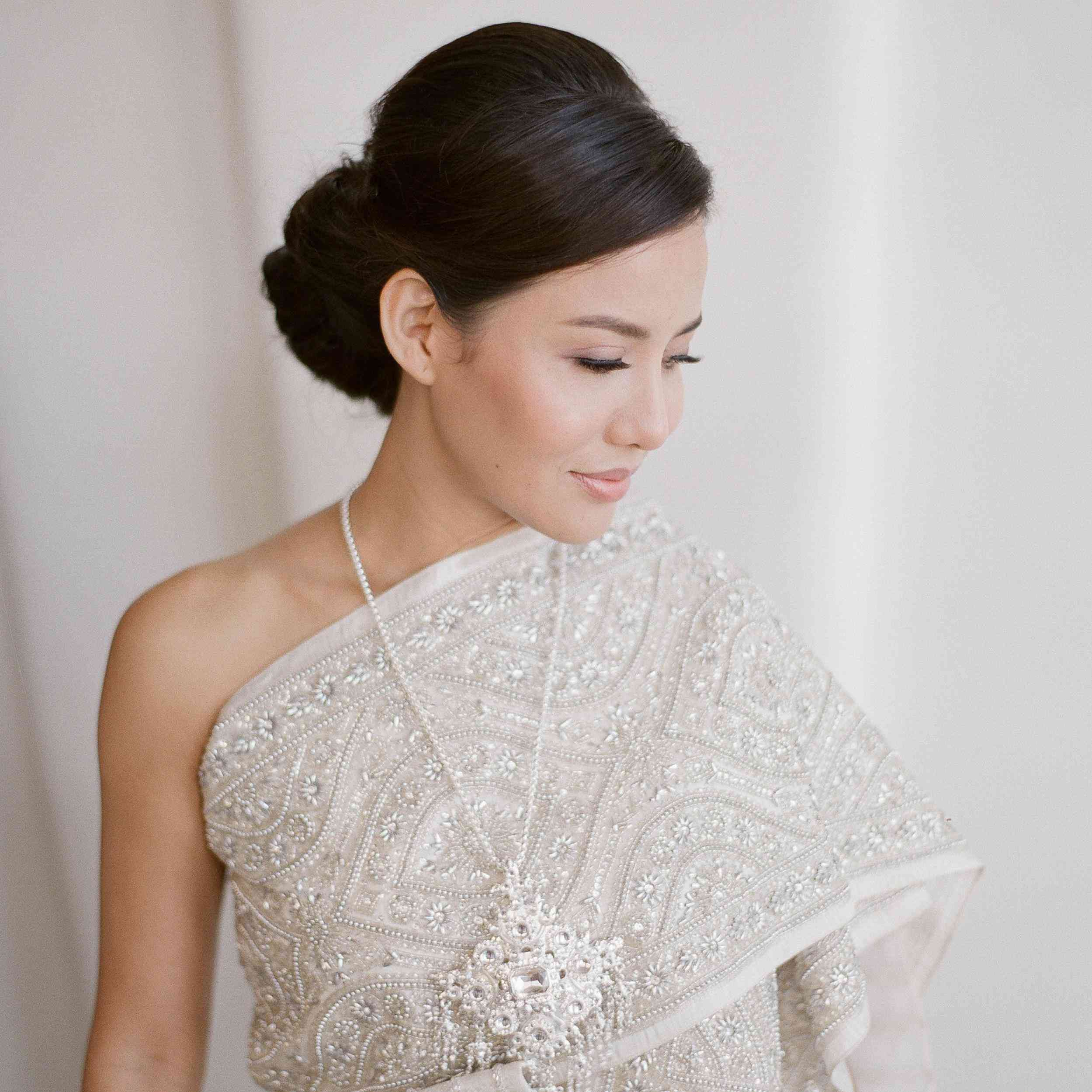 10 Sweet and Meaningful Compliments to Give a Bride on Her Wedding Day