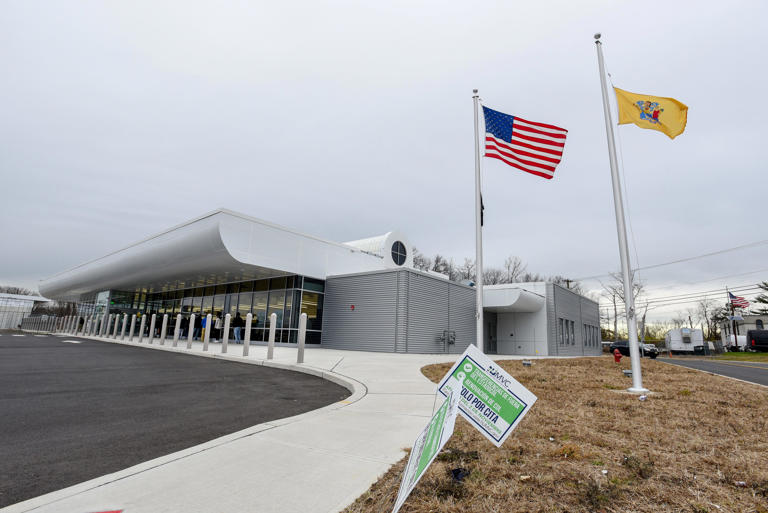 NJ officials continue to warn of scam DMV text message about unpaid ...