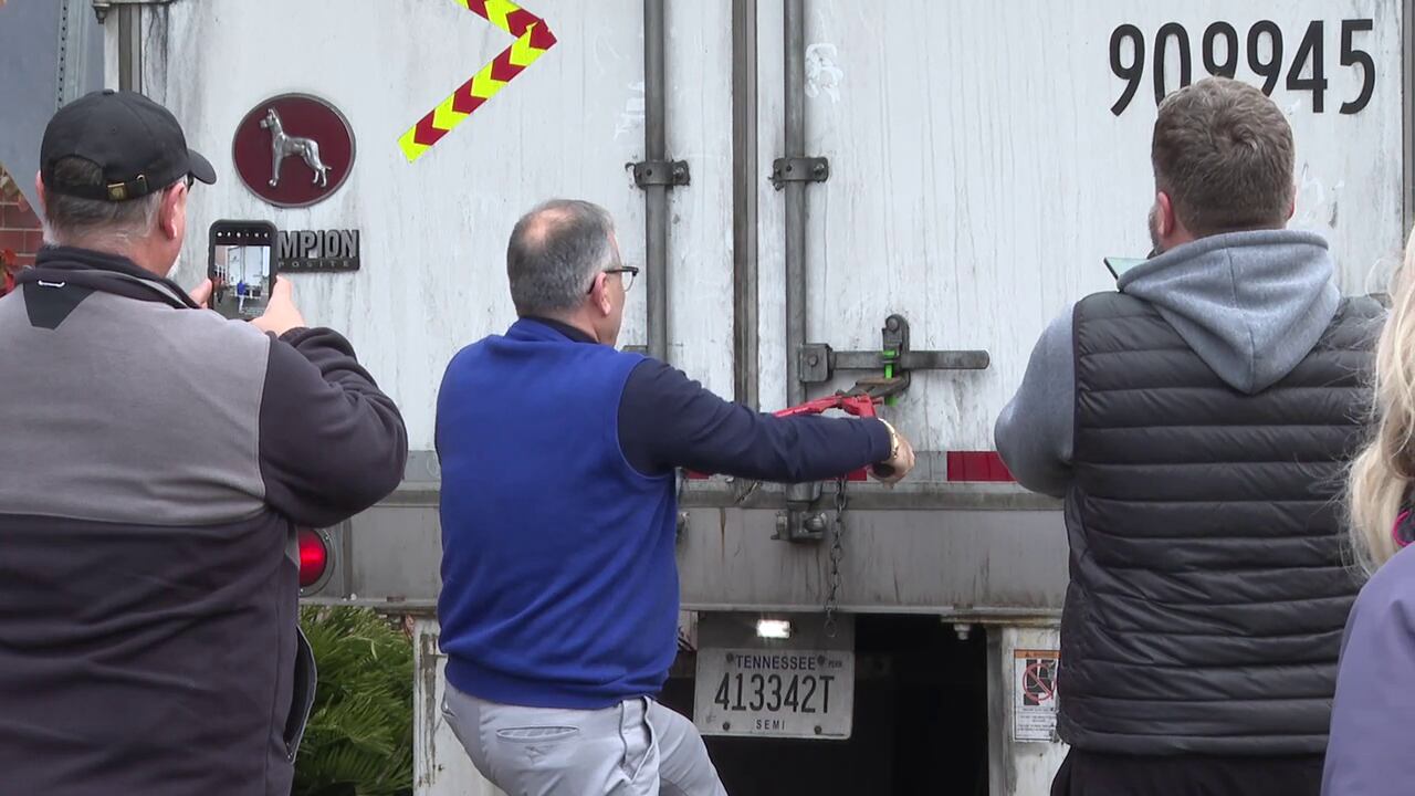 Supercomputer components arrive at University of Florida for new AI ...