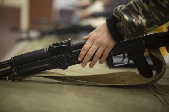 Russian schools teaching children to shoot machine guns