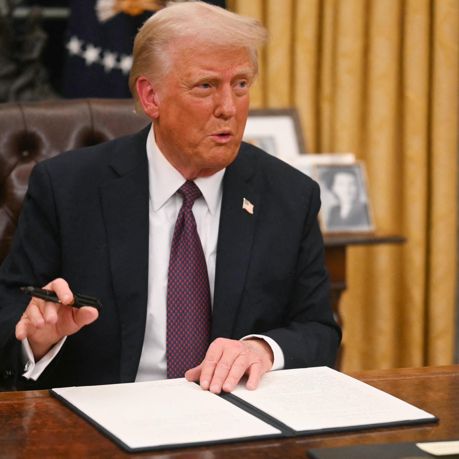 Trump orders federal workers back to office 5 days a week