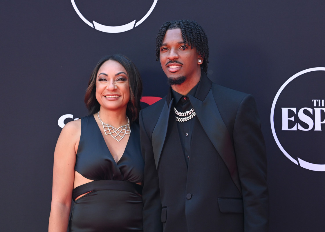 Jayden Daniels' Mom Has Problem With NFL Fans Sunday Night