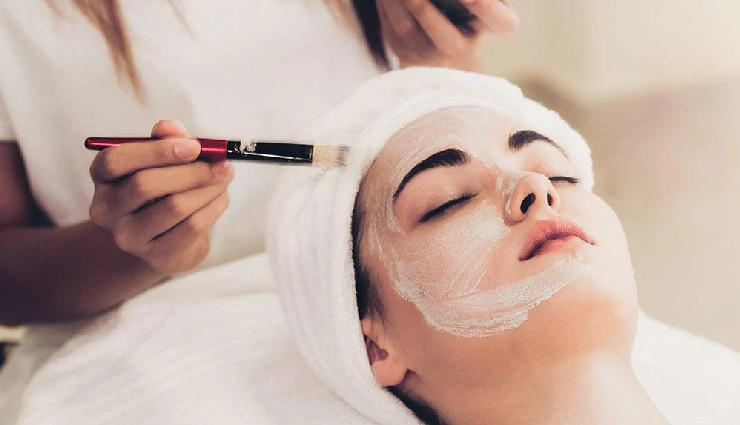 5 DIY Ways To Use Volcanic Ash Clay for Skin