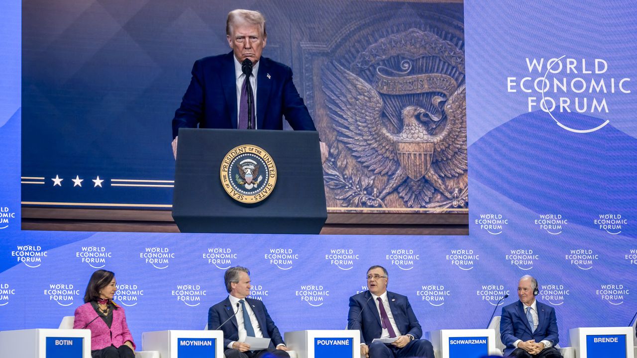 Trump pledges fast-track for AI data center power plants