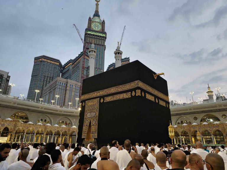 Yüz binlerce Müslüman Kabe’yi tavaf etti