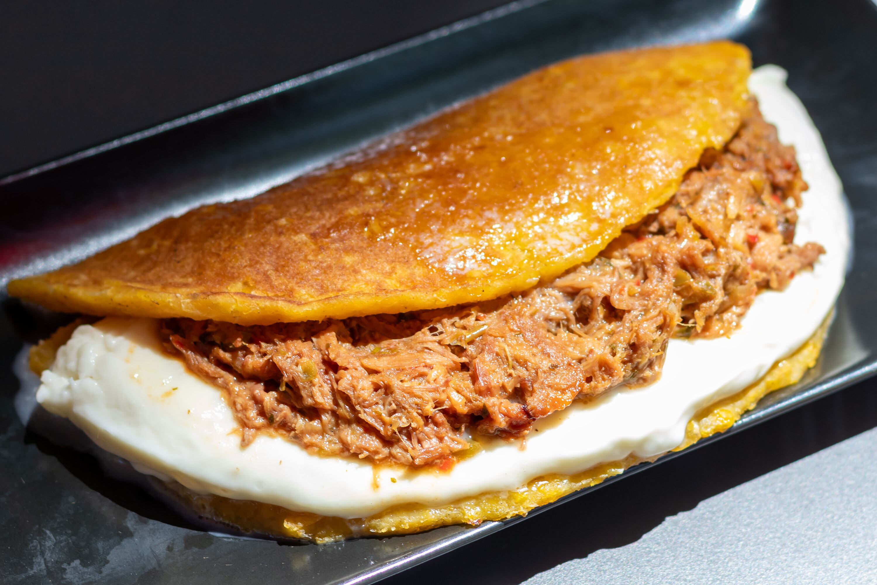 Receta: arepa de choclo con carne desmechada