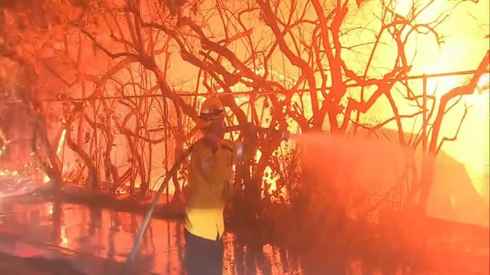 Students run from evacuated schools as wildfires outbreak continues in ...