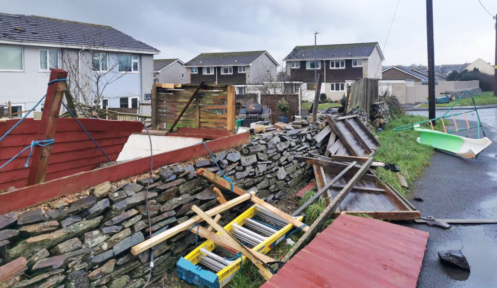 Live tracker map shows where Storm Eowyn will hit UK with 114mph winds