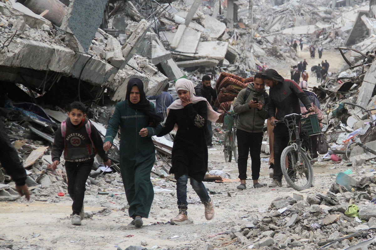 The desperate search for loved ones under the rubble in Gaza: ‘My ...