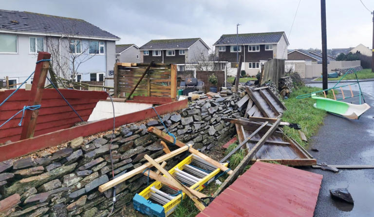 Live tracker map shows where Storm Eowyn is battering UK with 114mph winds